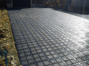 Ecoraster Bloxx Permeable Rubber Driveway | Ecoraster North America